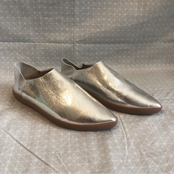 Vision Quest | Shoes | Nwot Vision Quest Silver Pebbled Leather ...